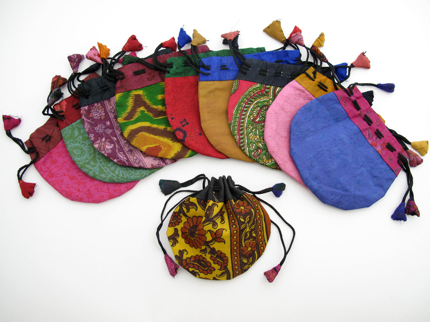 Silk-Sari Drawstring Pouch-Small – Tika